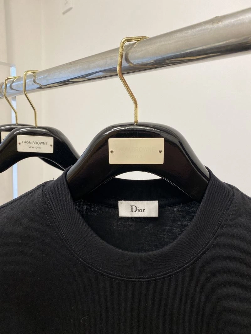 Accurate model Christian Dior T-Shirts