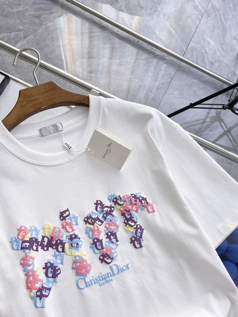 Accurate model Christian Dior T-Shirts