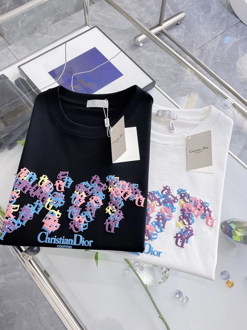 Accurate model Christian Dior T-Shirts