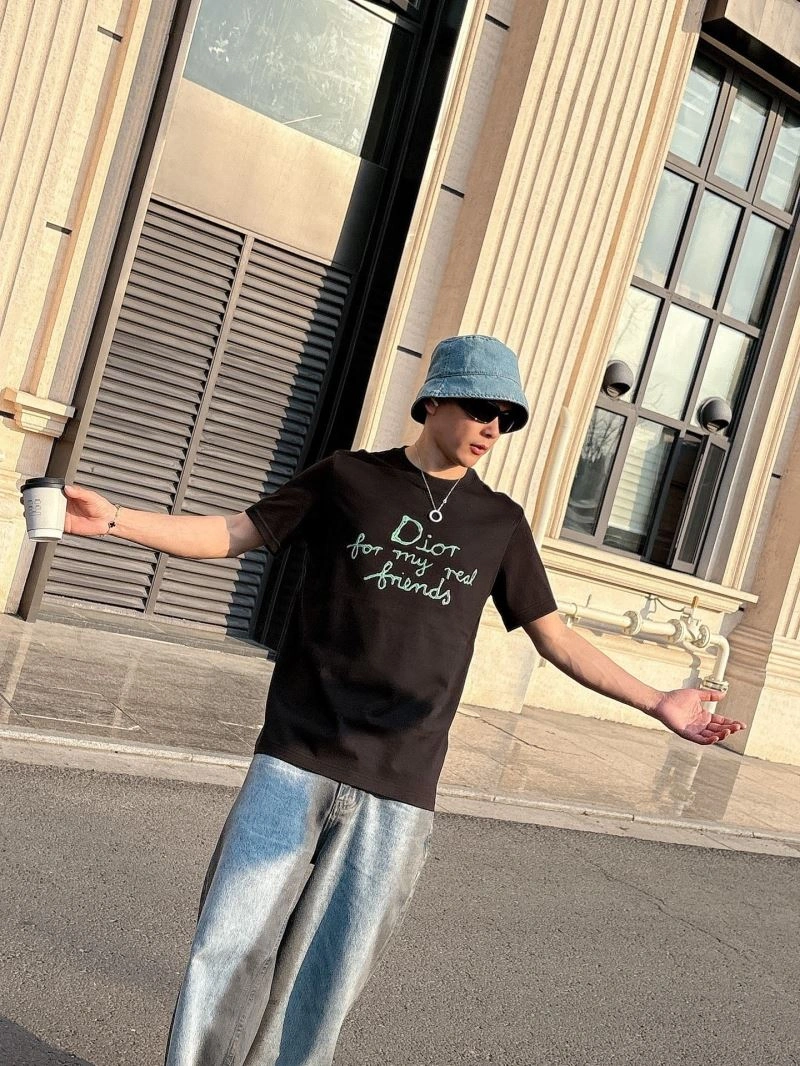 Bargain Christian Dior T-Shirts