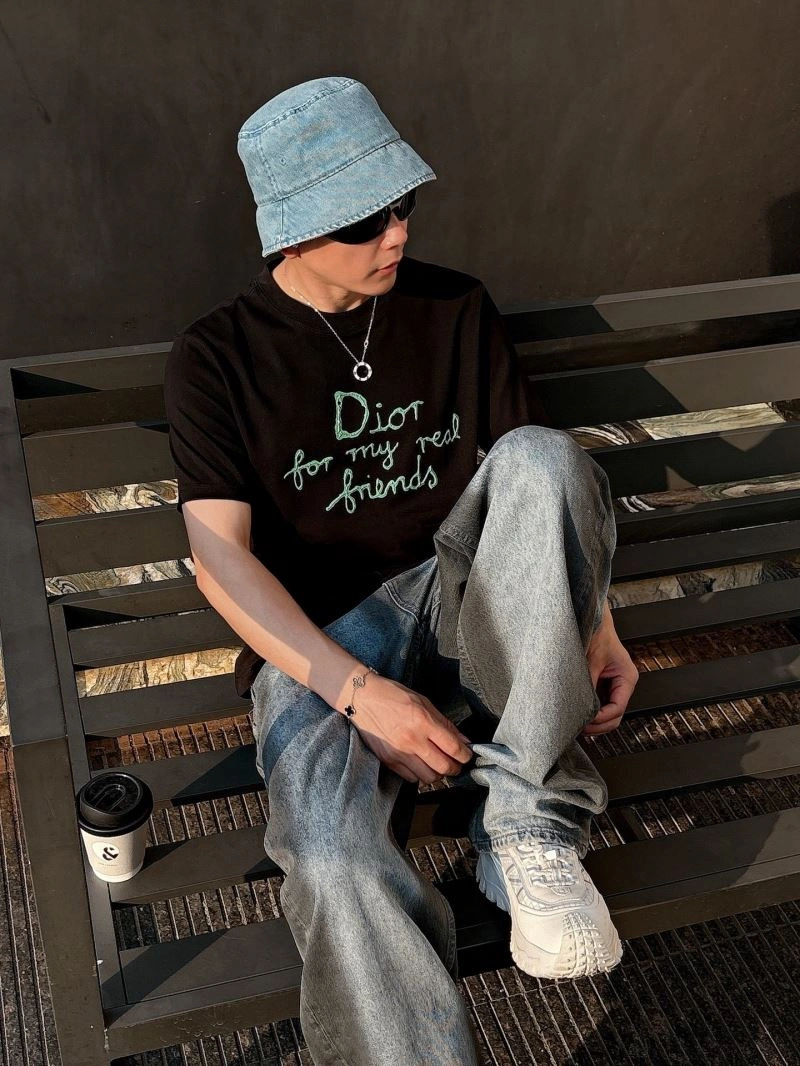 Bargain Christian Dior T-Shirts