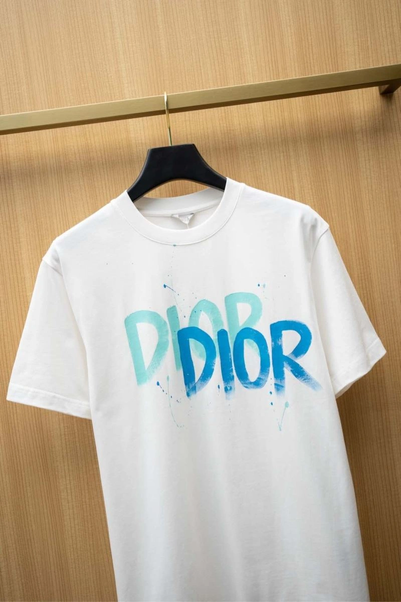 Accurate model Christian Dior T-Shirts