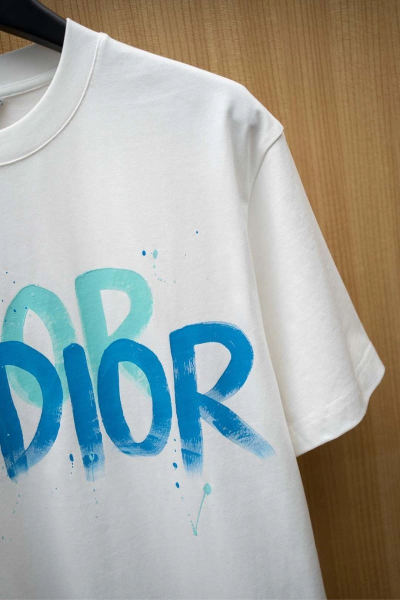 Accurate model Christian Dior T-Shirts