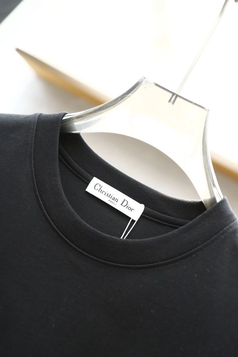 Accurate model Christian Dior T-Shirts