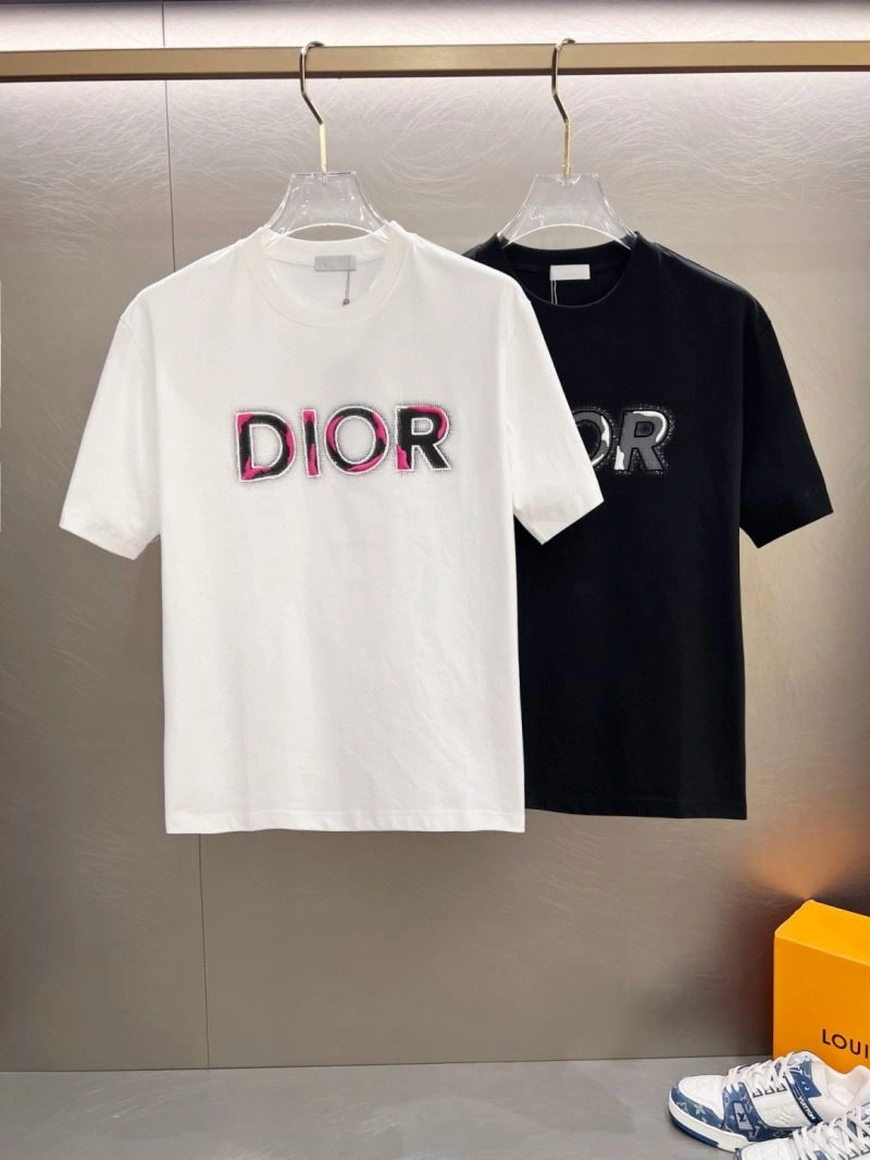 Accurate model Christian Dior T-Shirts