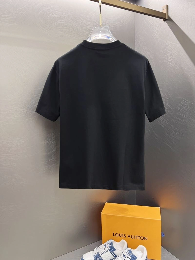 Accurate model Christian Dior T-Shirts
