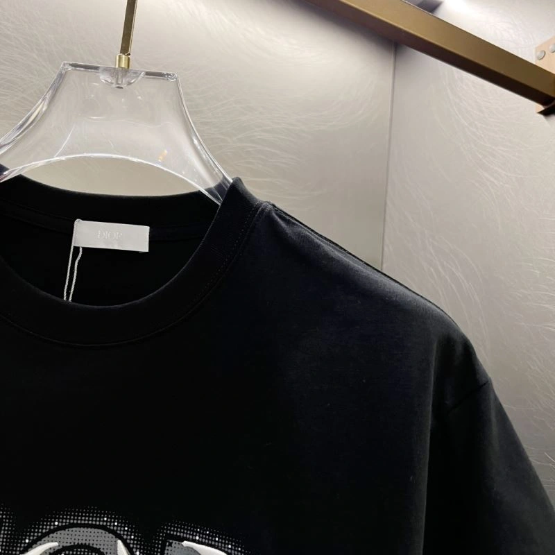 Accurate model Christian Dior T-Shirts