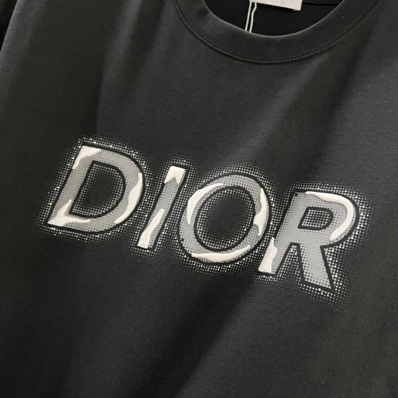 Accurate model Christian Dior T-Shirts