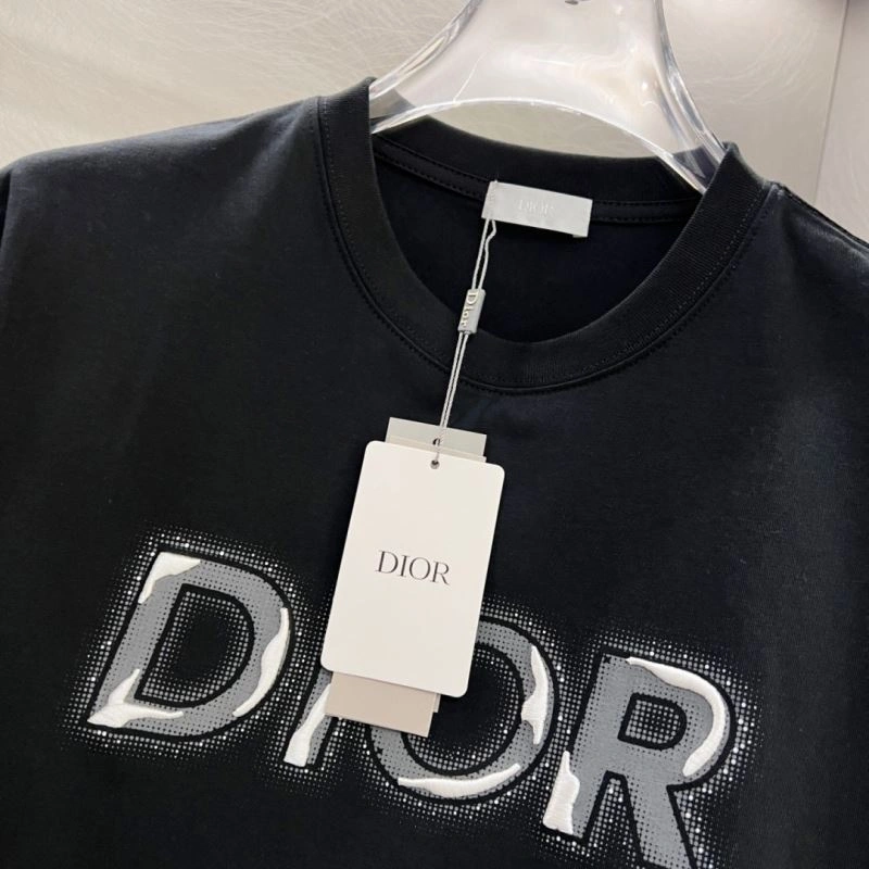 Accurate model Christian Dior T-Shirts