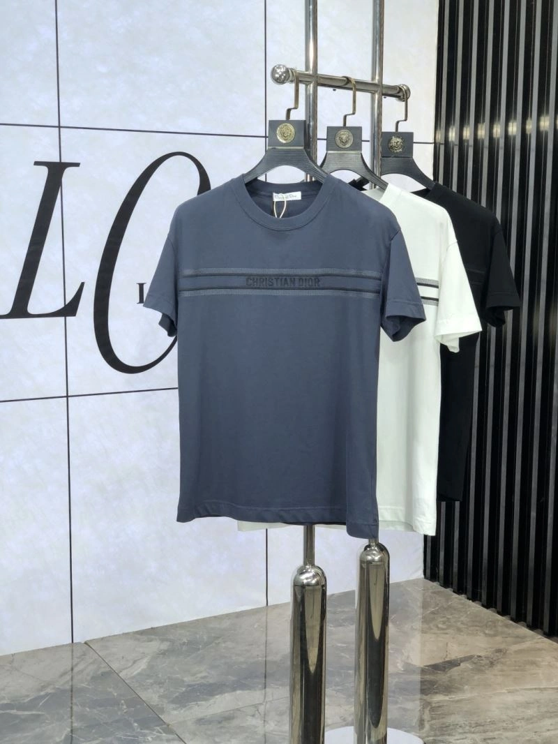 Accurate model Christian Dior T-Shirts