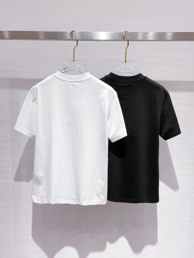 Accurate model Christian Dior T-Shirts