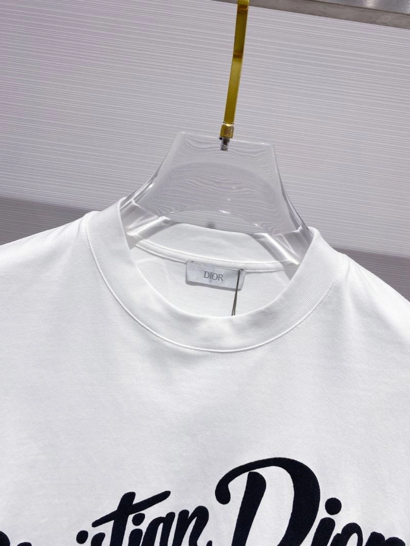 Accurate model Christian Dior T-Shirts