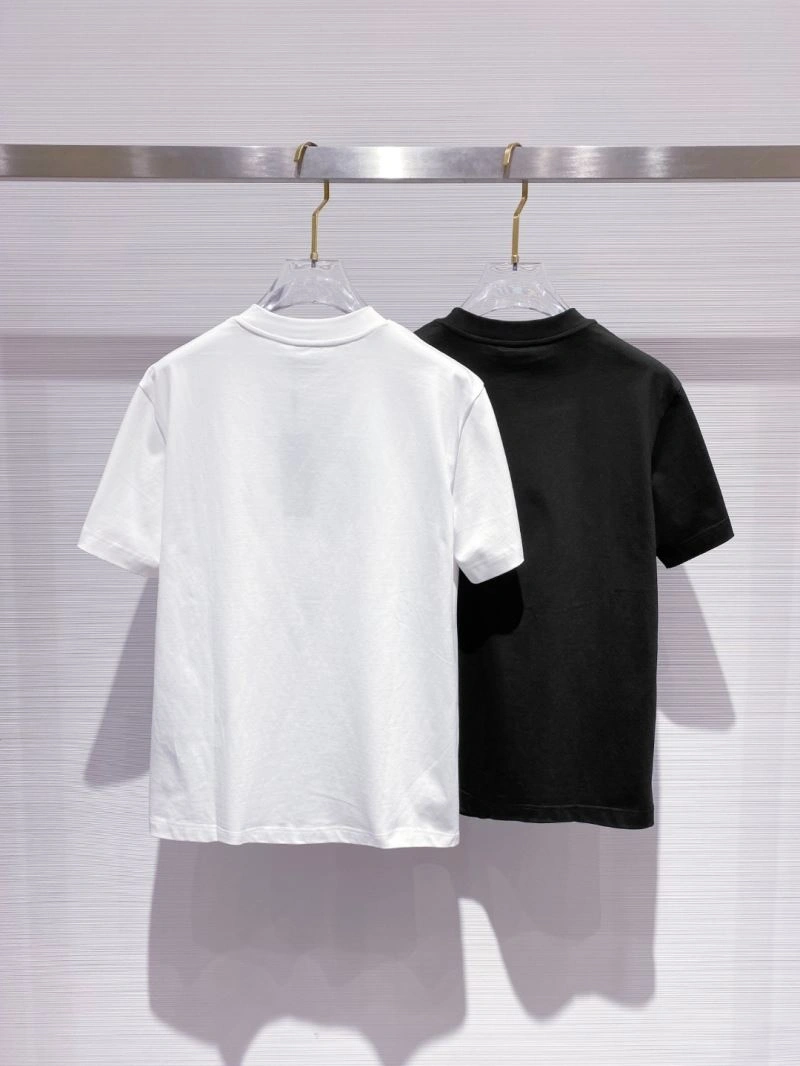 Accurate model Christian Dior T-Shirts