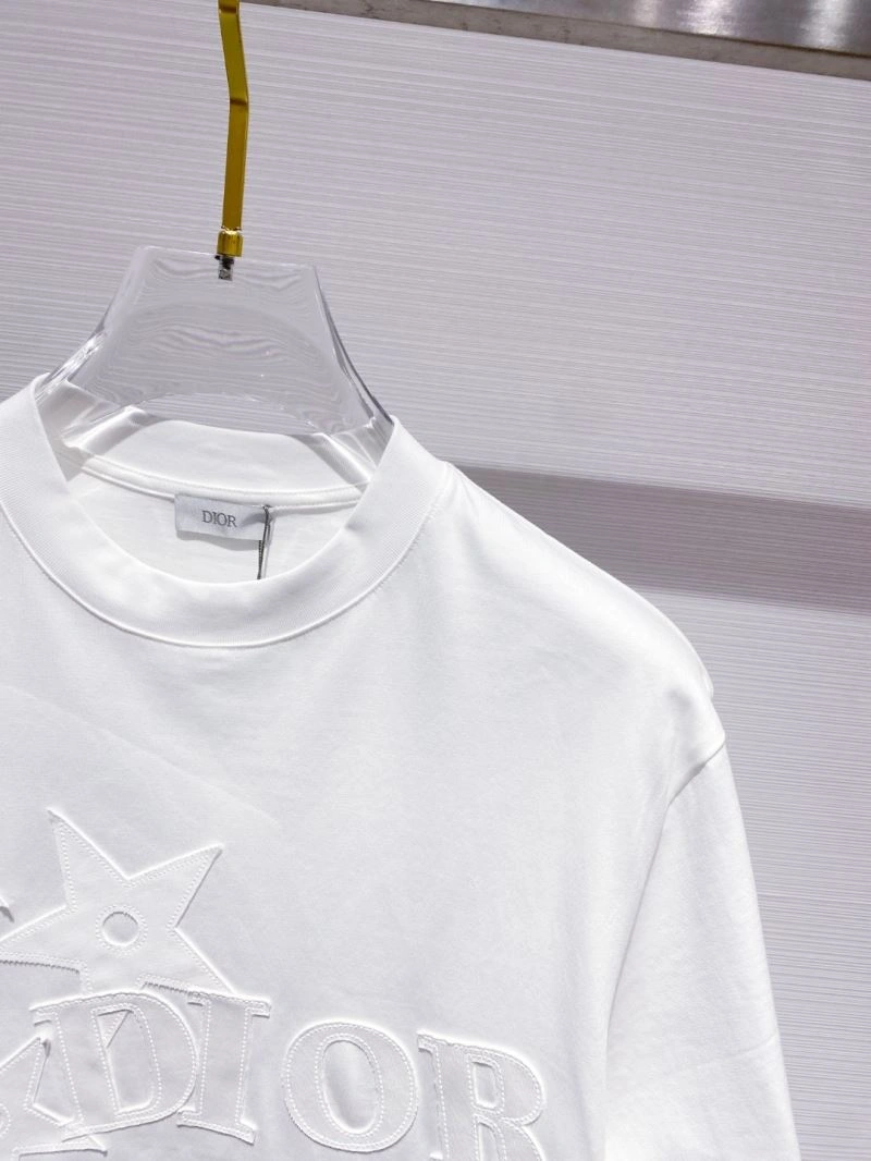 Accurate model Christian Dior T-Shirts