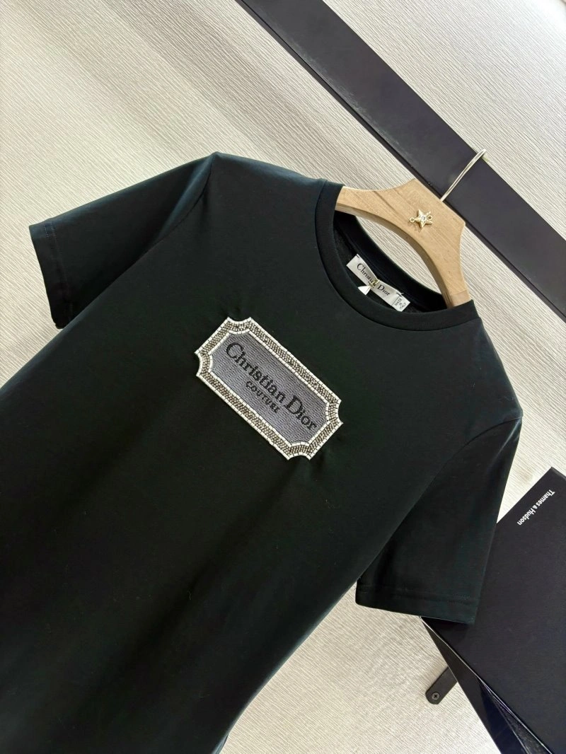 Accurate model Christian Dior T-Shirts