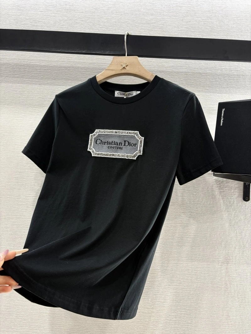 Accurate model Christian Dior T-Shirts