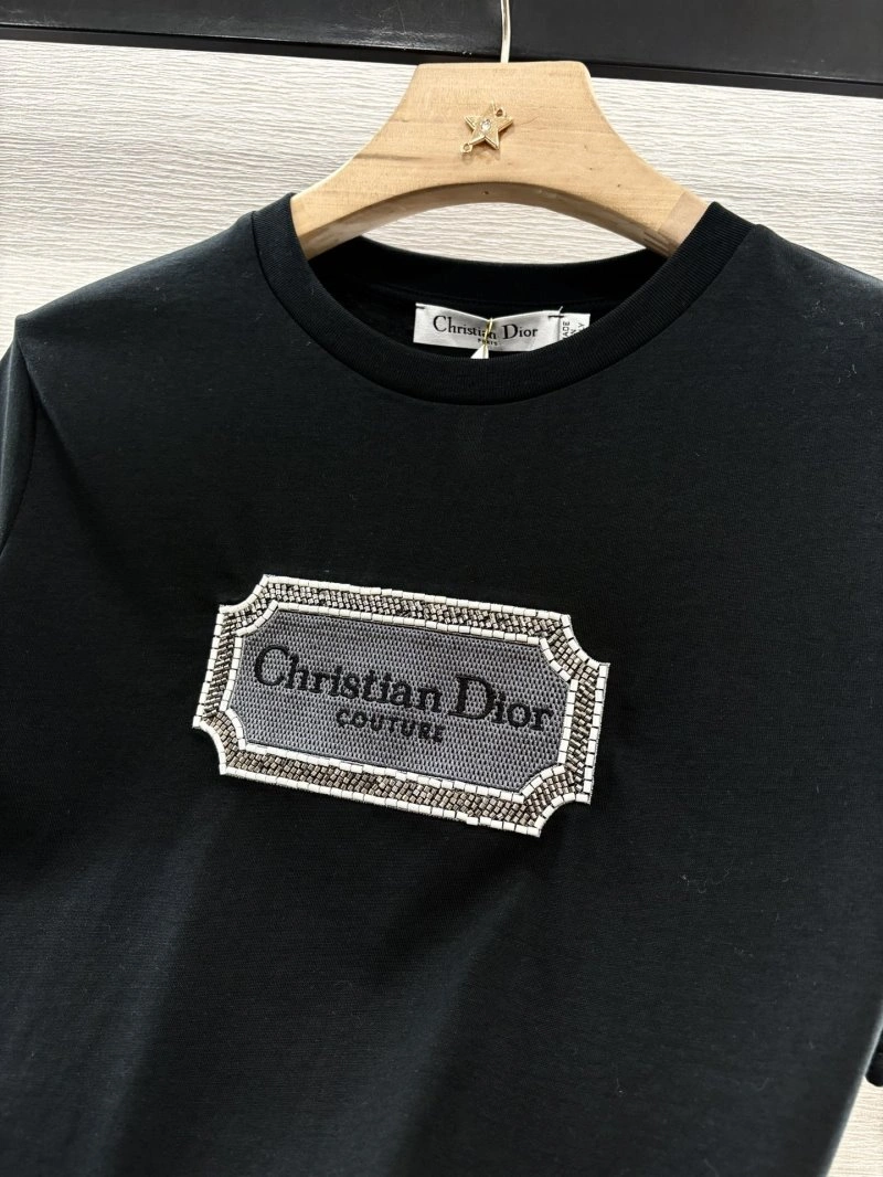Accurate model Christian Dior T-Shirts