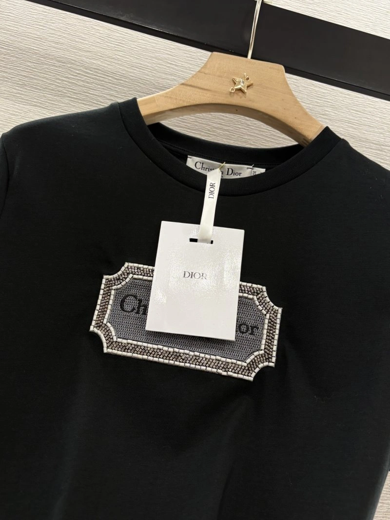 Accurate model Christian Dior T-Shirts