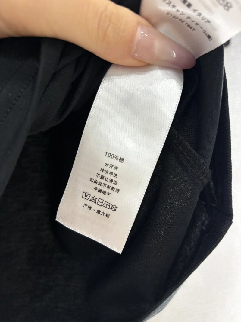 Accurate model Christian Dior T-Shirts