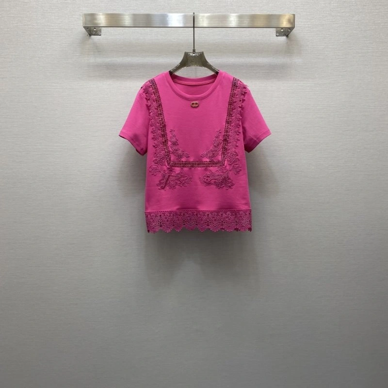 Accurate model Christian Dior T-Shirts