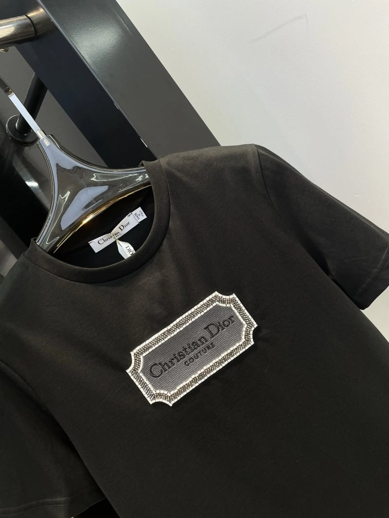 Accurate model Christian Dior T-Shirts
