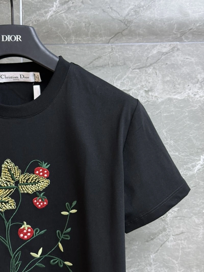 Accurate model Christian Dior T-Shirts