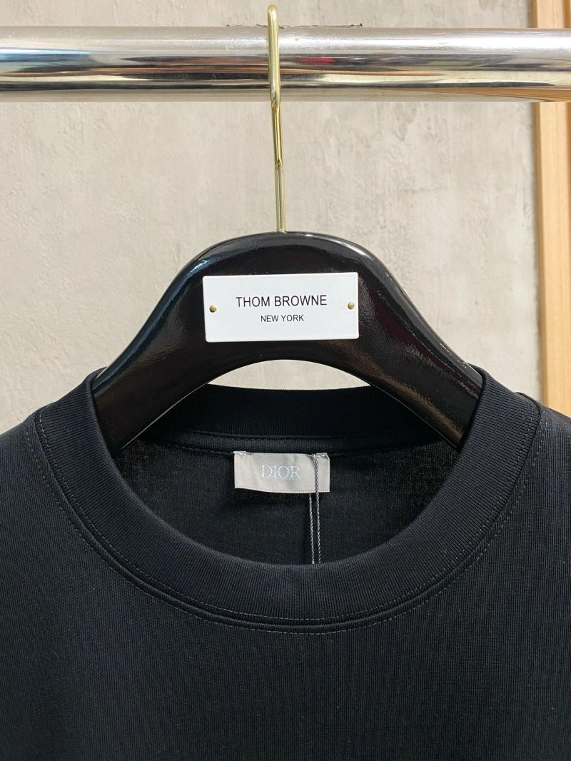 Accurate model Christian Dior T-Shirts