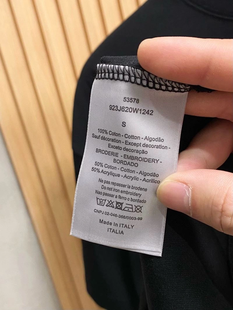 Accurate model Christian Dior T-Shirts