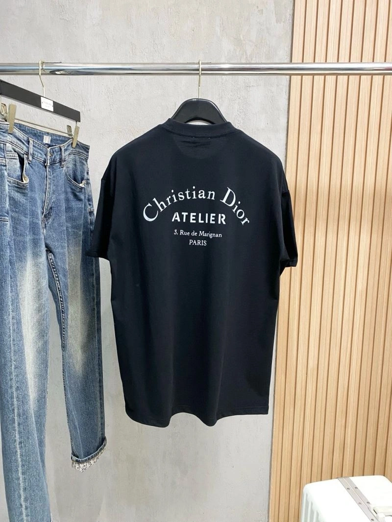 Accurate model Christian Dior T-Shirts