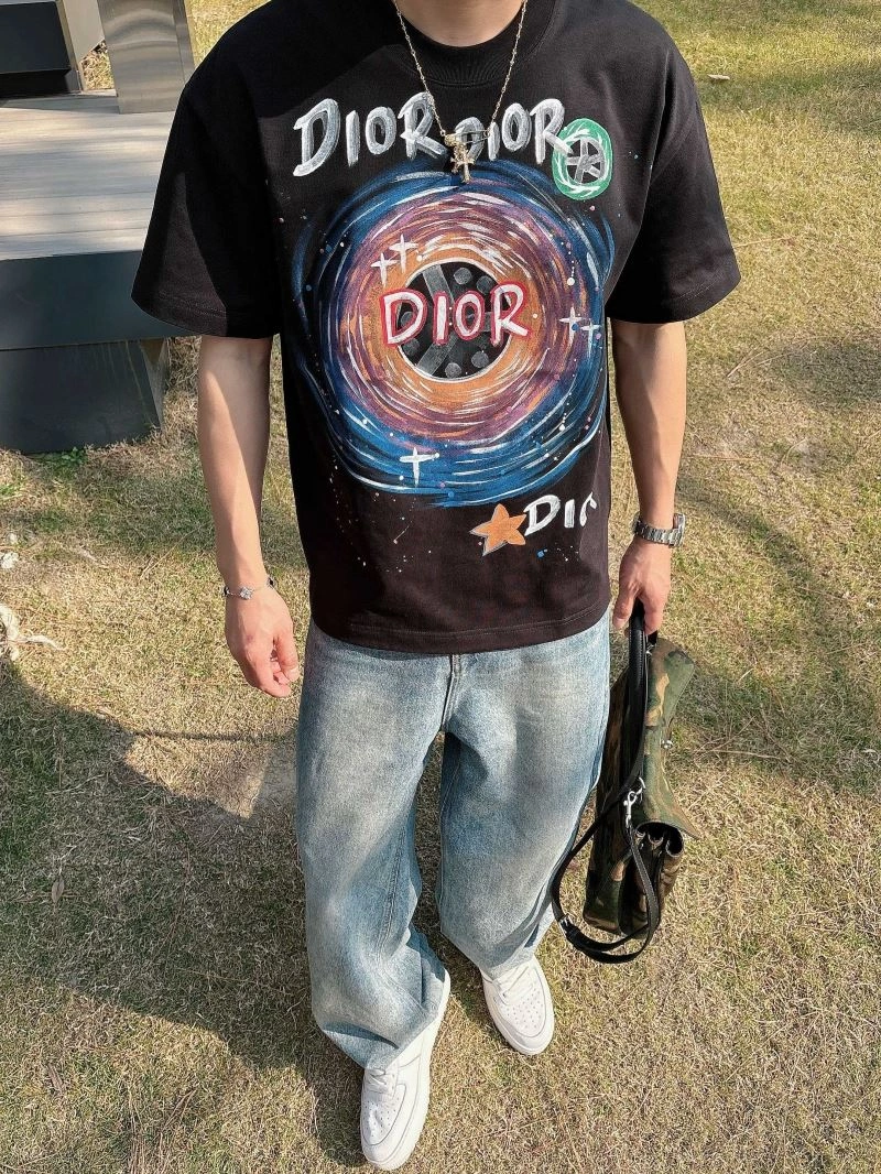 Accurate model Christian Dior T-Shirts
