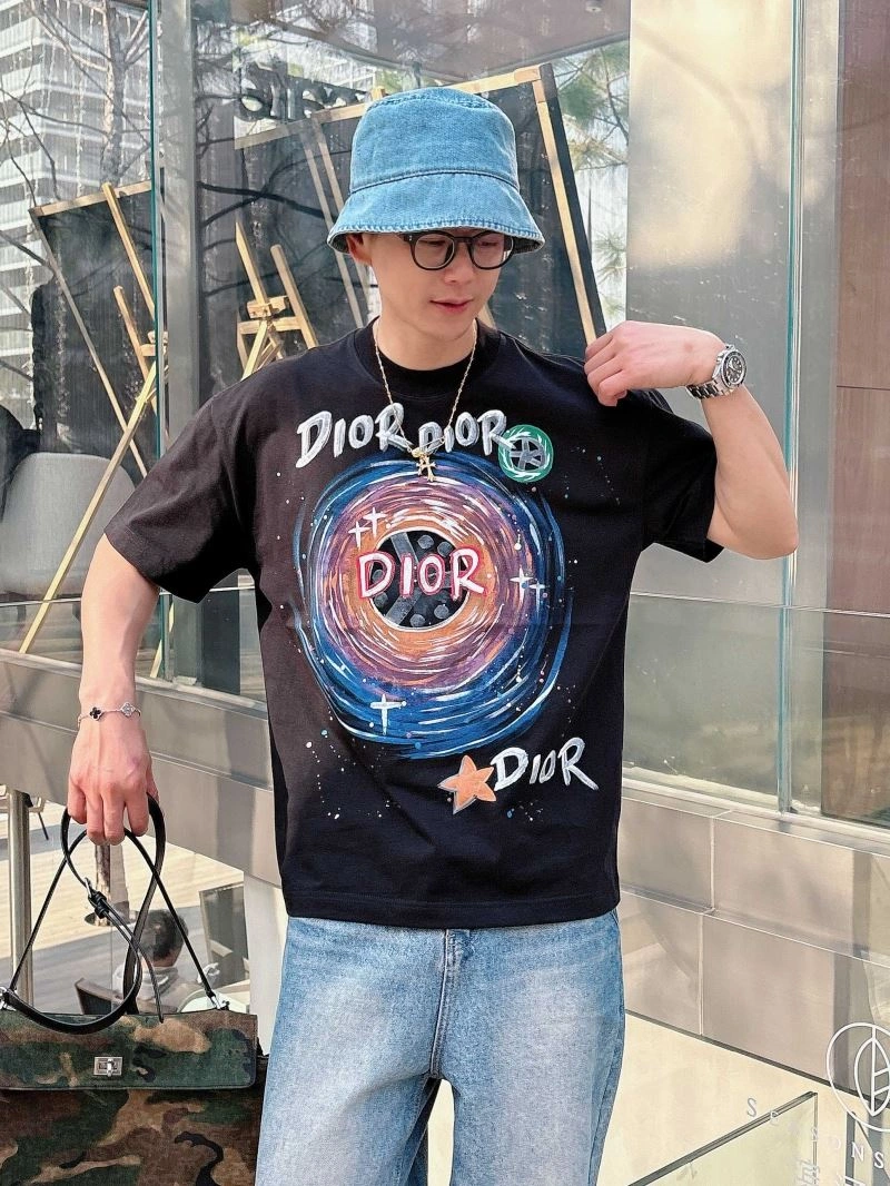 Accurate model Christian Dior T-Shirts
