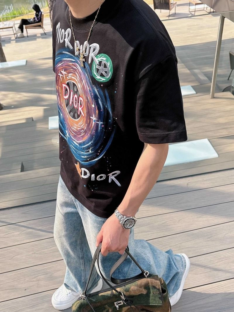 Accurate model Christian Dior T-Shirts