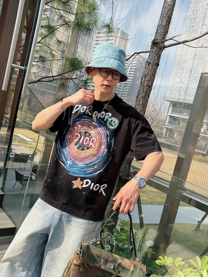 Accurate model Christian Dior T-Shirts