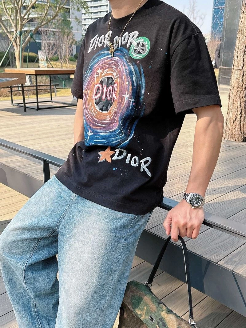 Accurate model Christian Dior T-Shirts