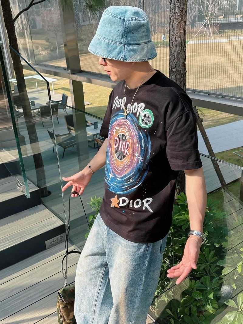 Accurate model Christian Dior T-Shirts