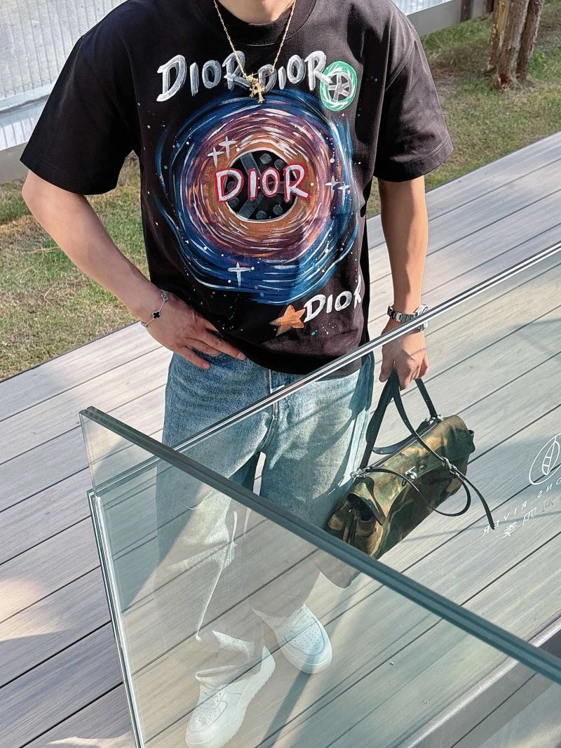 Accurate model Christian Dior T-Shirts
