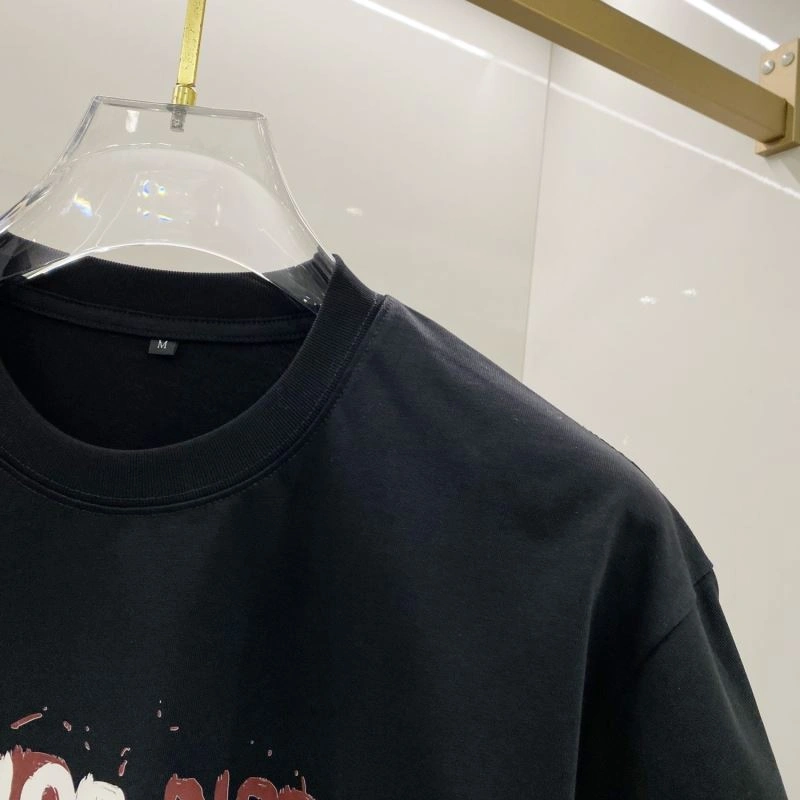 Accurate model Christian Dior T-Shirts