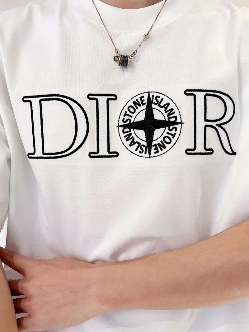 Accurate model Christian Dior T-Shirts