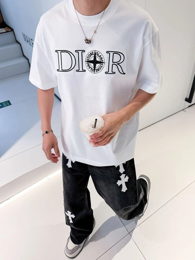 Accurate model Christian Dior T-Shirts