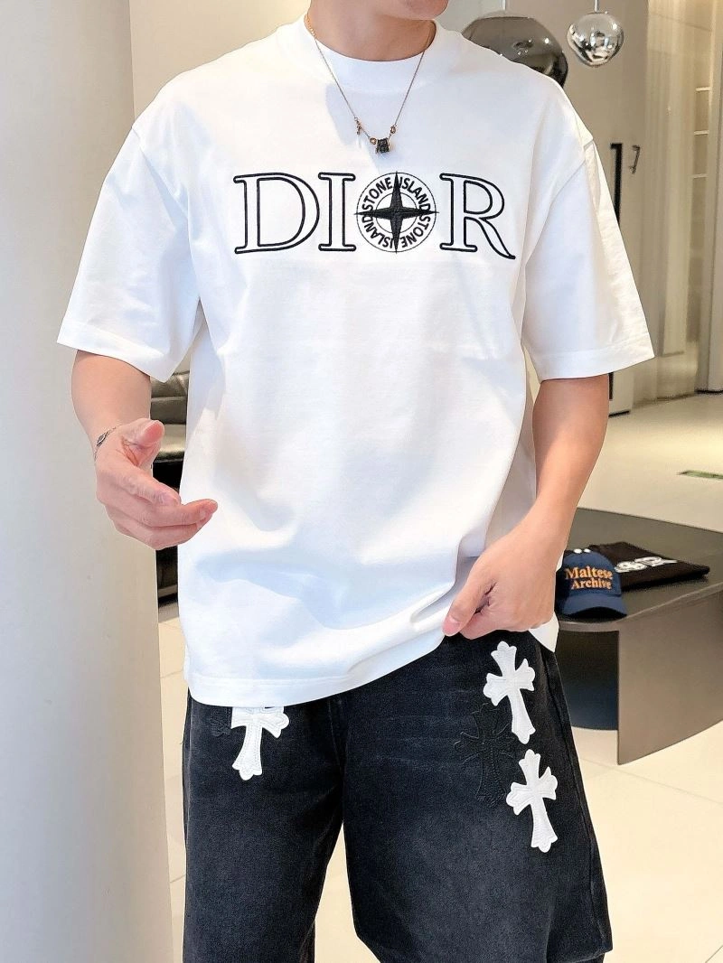 Accurate model Christian Dior T-Shirts