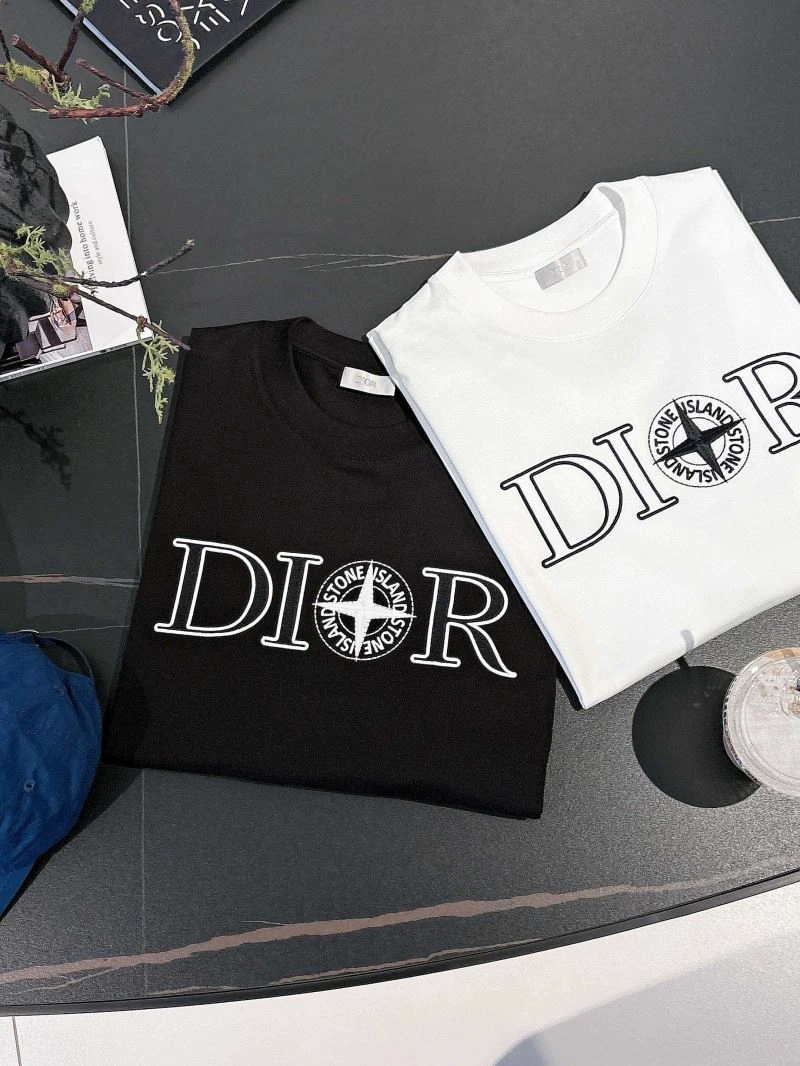 Accurate model Christian Dior T-Shirts
