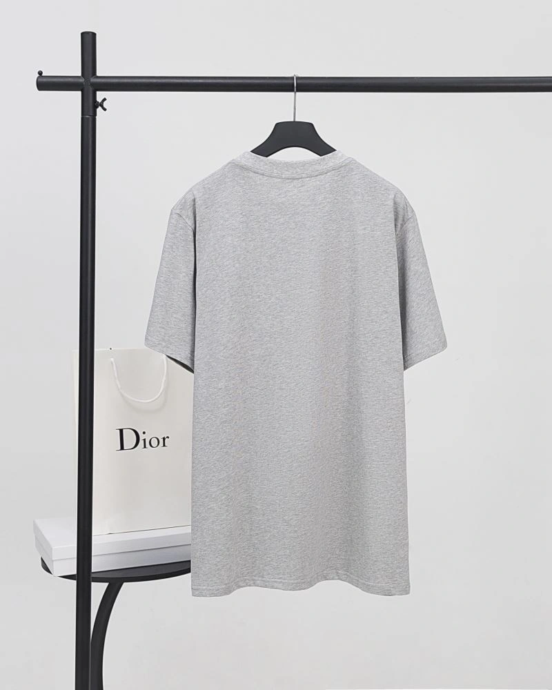 Accurate model Christian Dior T-Shirts