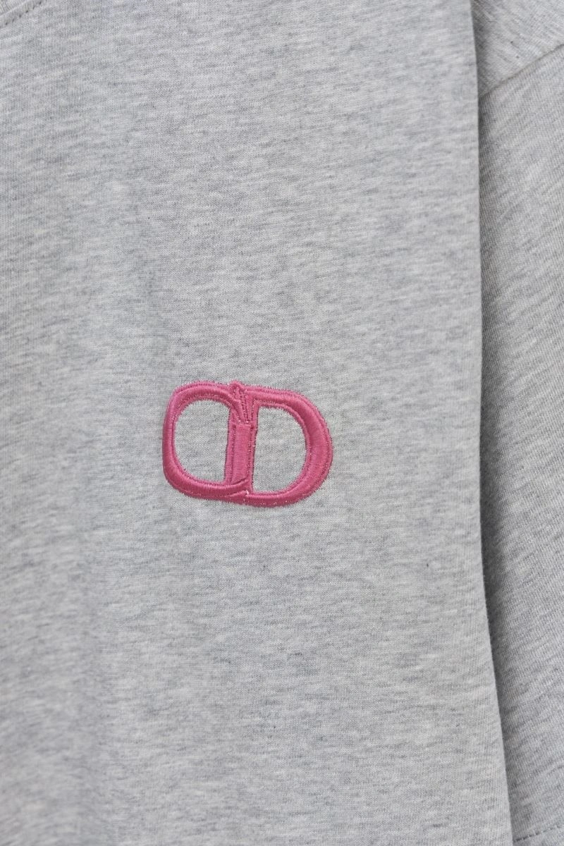 Accurate model Christian Dior T-Shirts