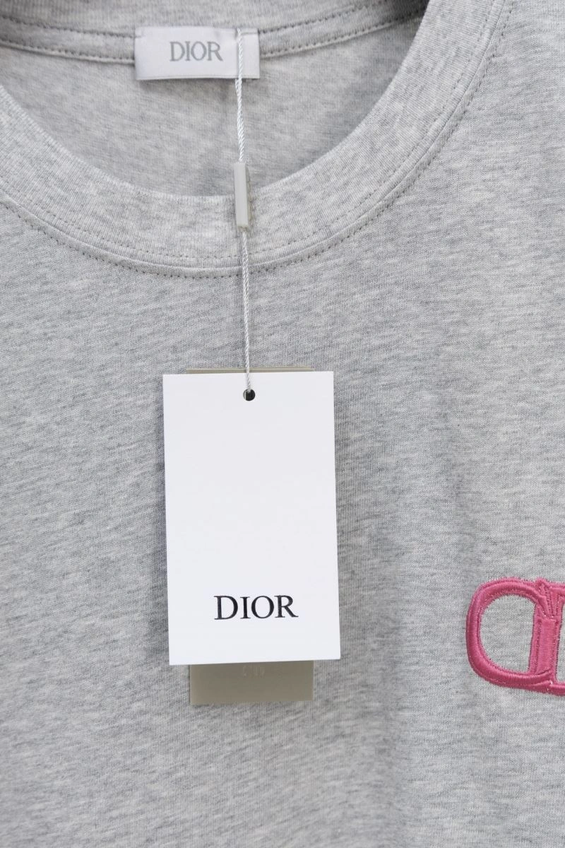 Accurate model Christian Dior T-Shirts