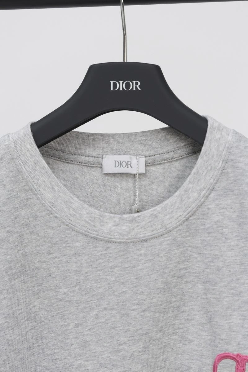 Accurate model Christian Dior T-Shirts