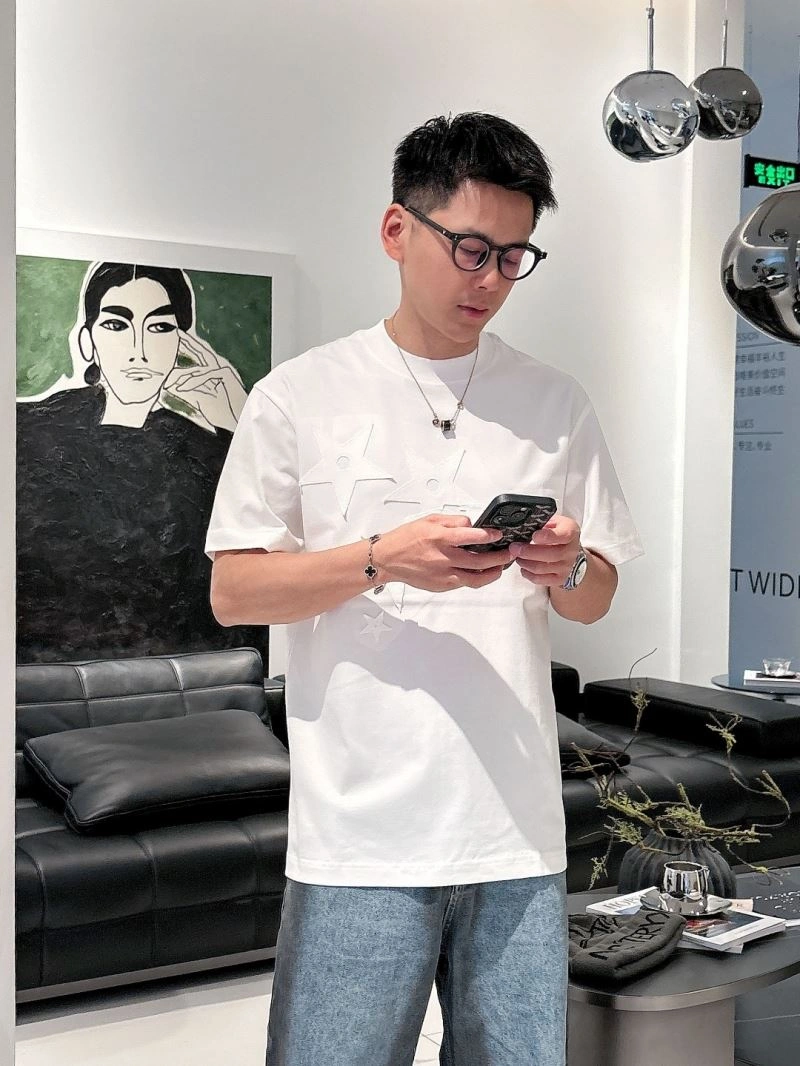 Low-cost Christian Dior T-Shirts