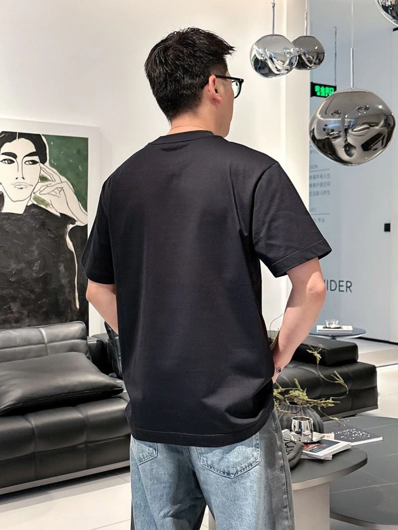 Accurate model Christian Dior T-Shirts
