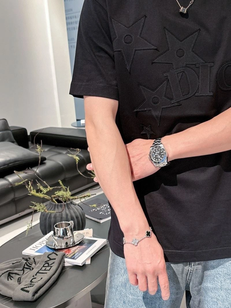 Accurate model Christian Dior T-Shirts