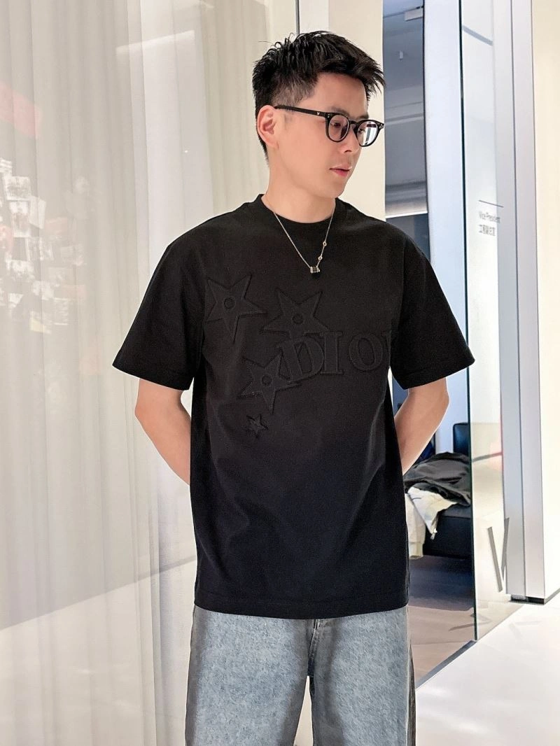 Accurate model Christian Dior T-Shirts