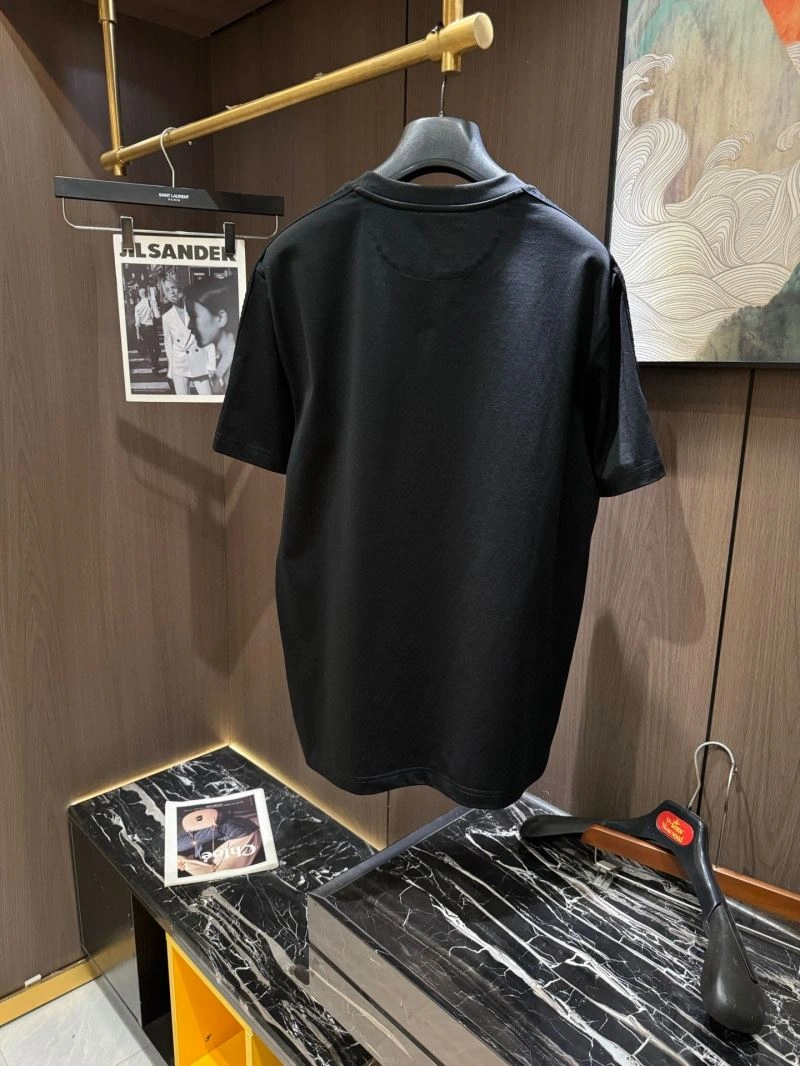 Accurate model Christian Dior T-Shirts